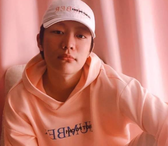 夜宿门一年后，PGone疑似想复出，写歌致敬成龙，还收到成龙祝福 - 360娱乐，你开心就好